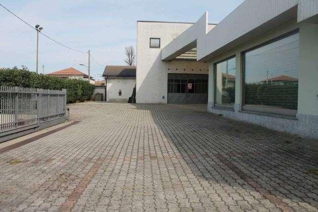 Capannone in vendita a Mornago