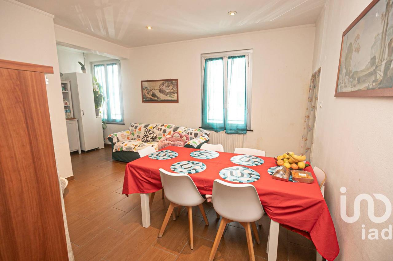 Trilocale in Via G. B. Carpaneto 10, Genova