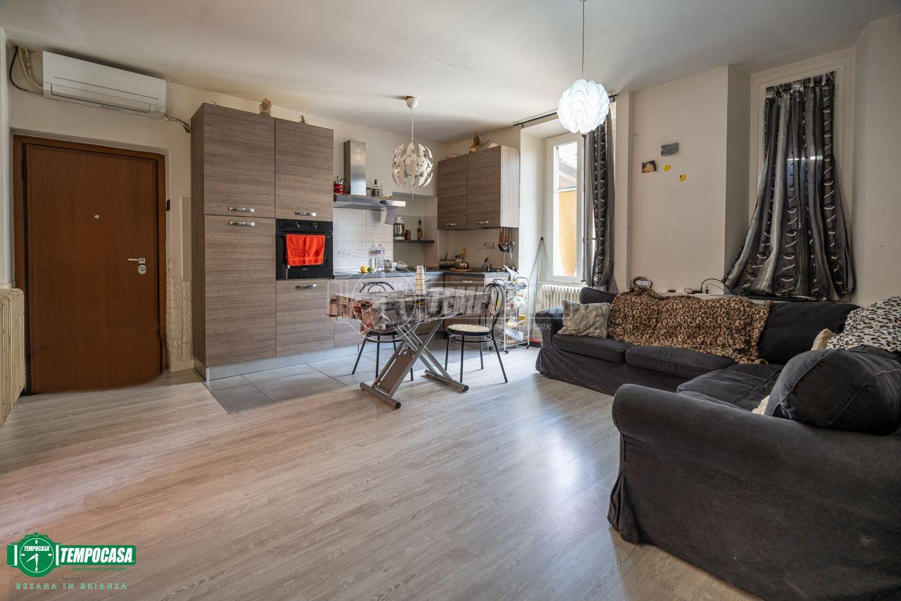 Appartamento in vendita a Besana In Brianza