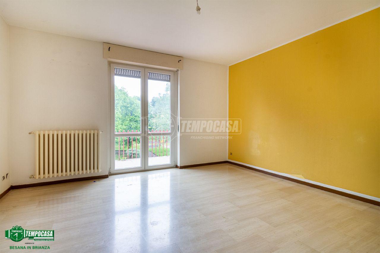 Appartamento in vendita a Besana In Brianza