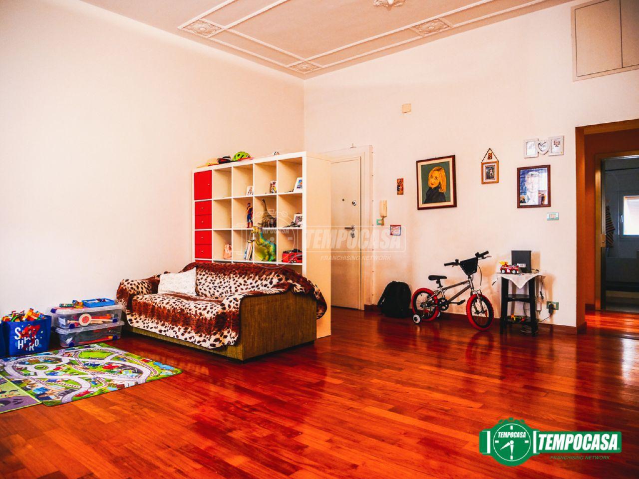 Quadrilocale, Genova