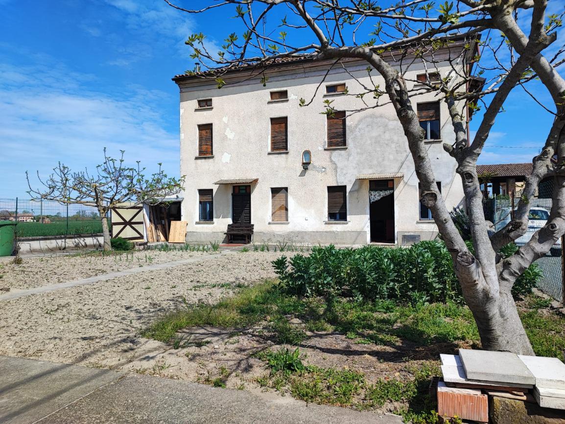 Casa indipendente in vendita a Alluvioni Piovera