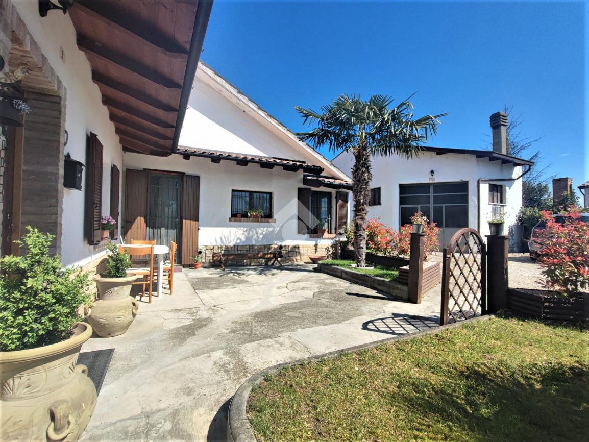 Casa indipendente in vendita a Sale