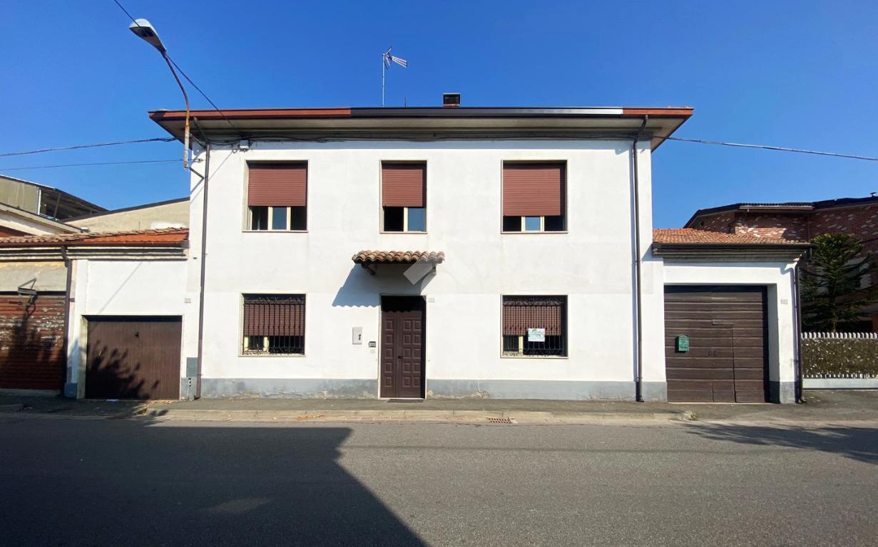 Casa indipendente in vendita a Sale