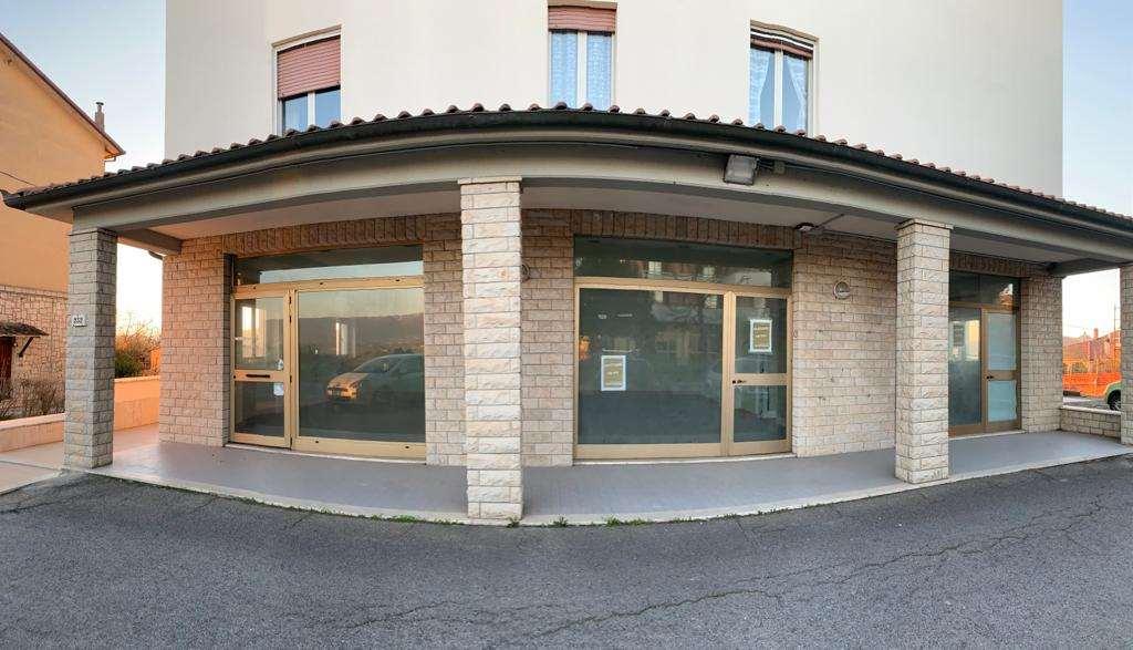 Negozio in affitto a Todi