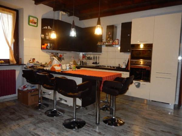 Villa plurifamiliare in vendita a Robecchetto Con Induno