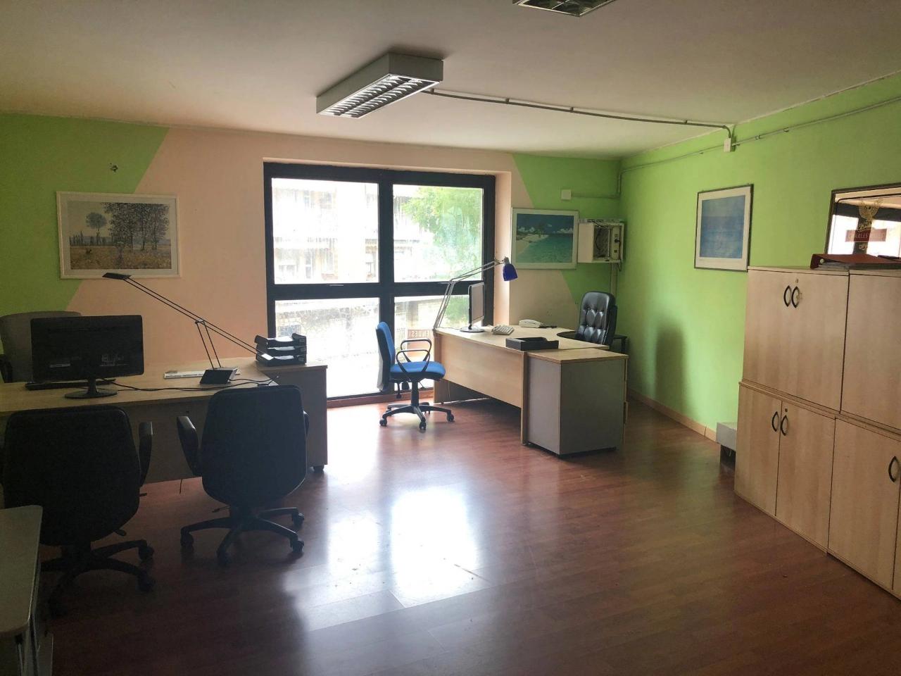 Locale commerciale in affitto a Perugia