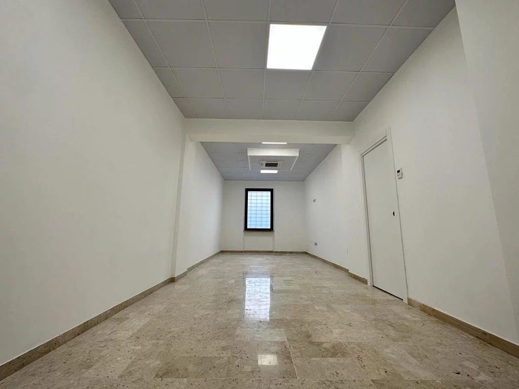Locale commerciale in affitto a Perugia