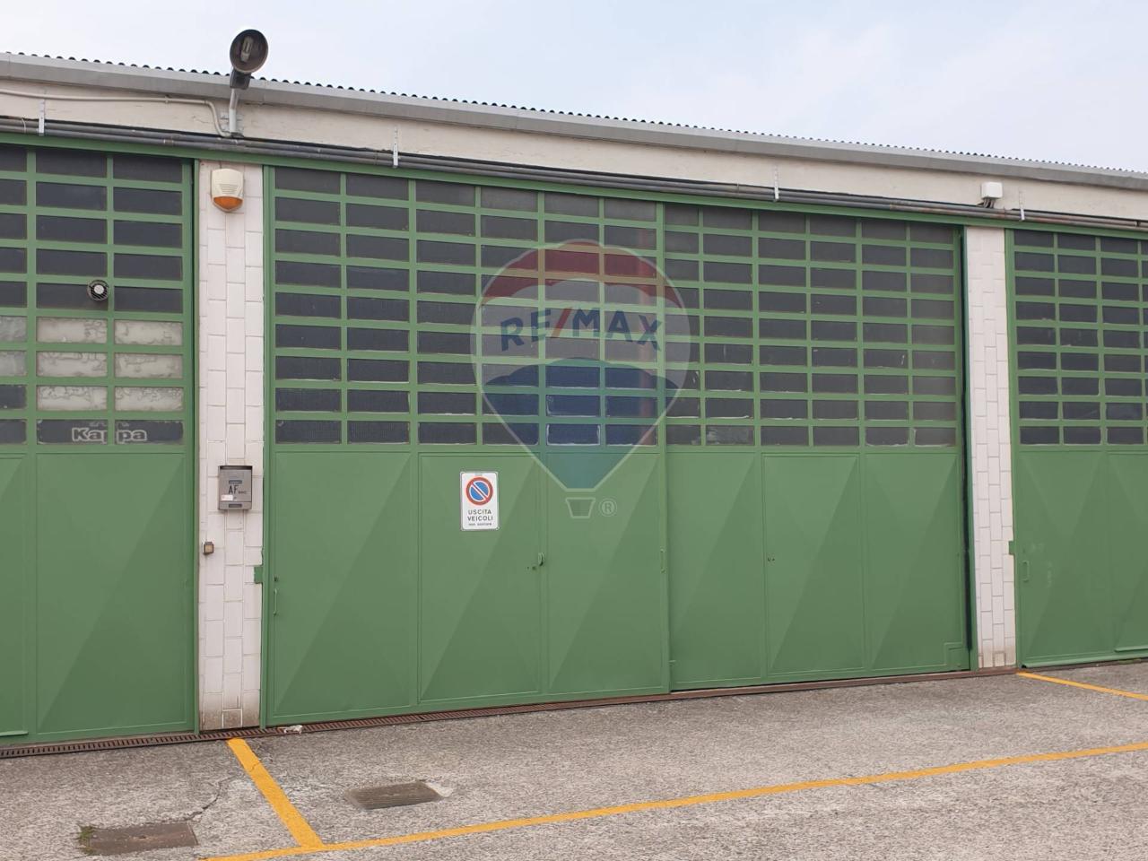 Capannone in vendita a Osnago