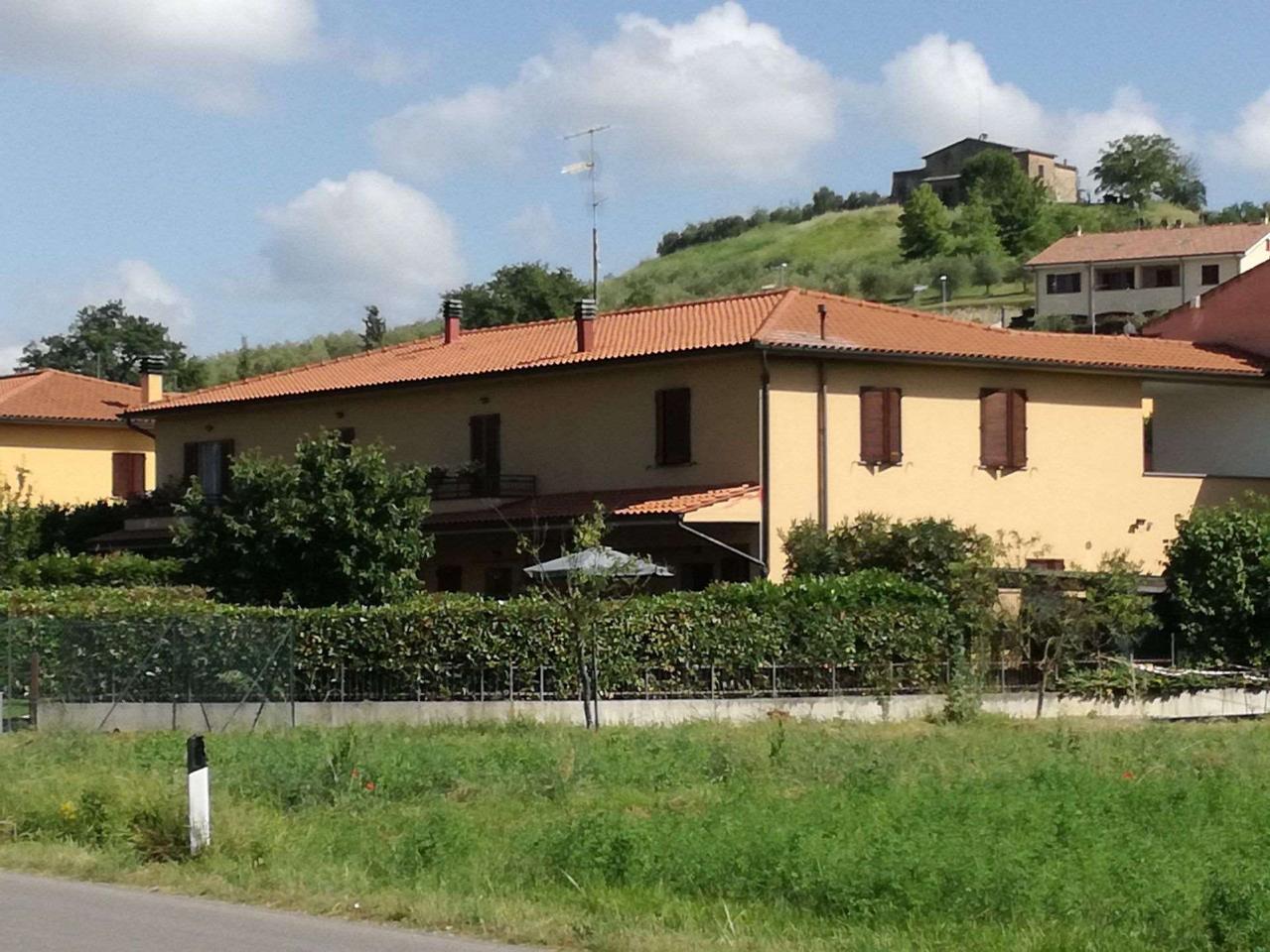 Villa bifamiliare in vendita a Fabro