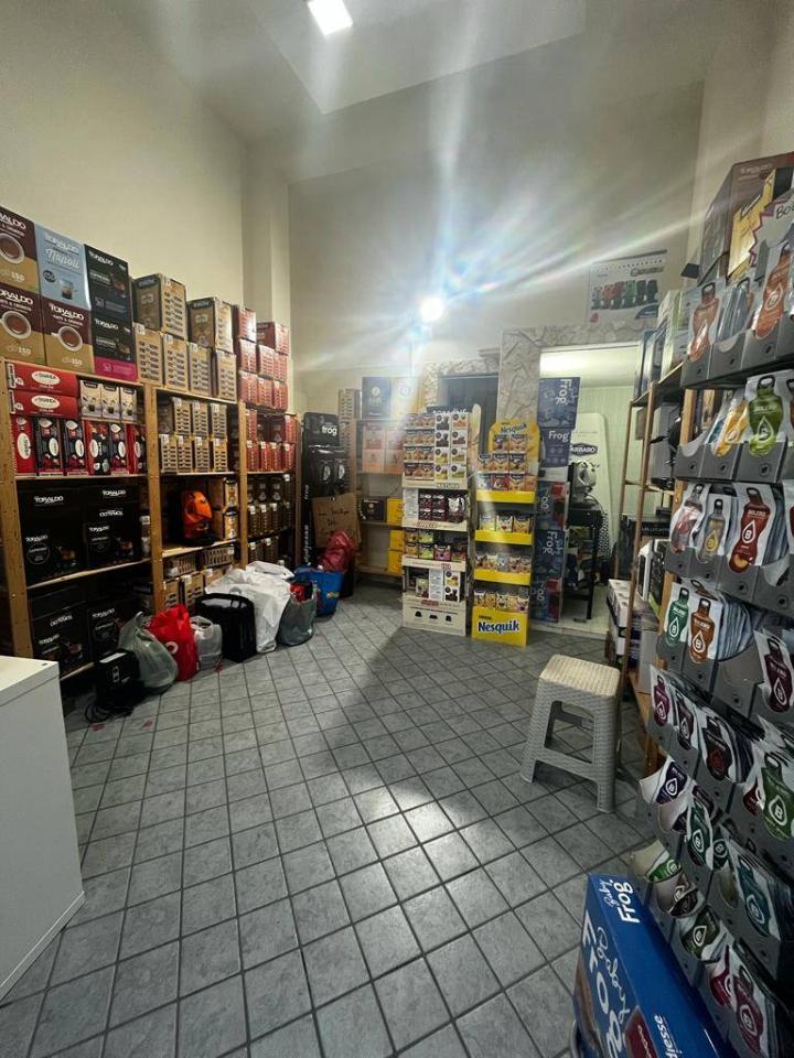 Esercizio commerciale in vendita a Napoli
