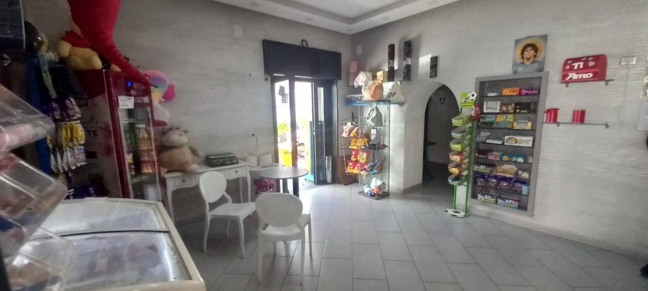 Esercizio commerciale in vendita a Napoli