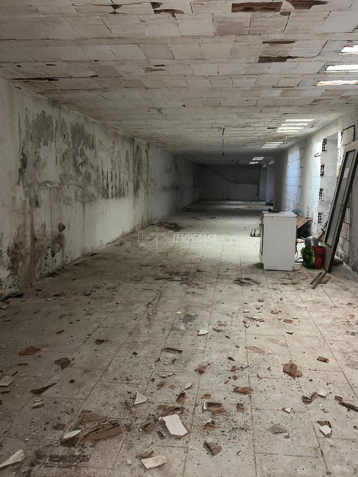 Magazzino in vendita a Cattolica