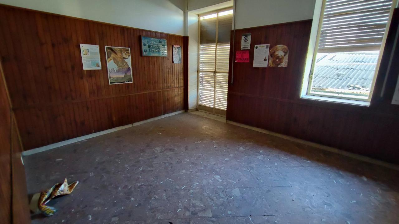 Locale commerciale in vendita a Melilli