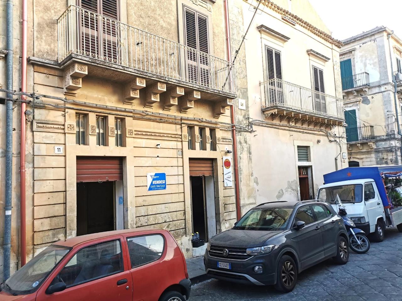 Locale commerciale in vendita a Noto