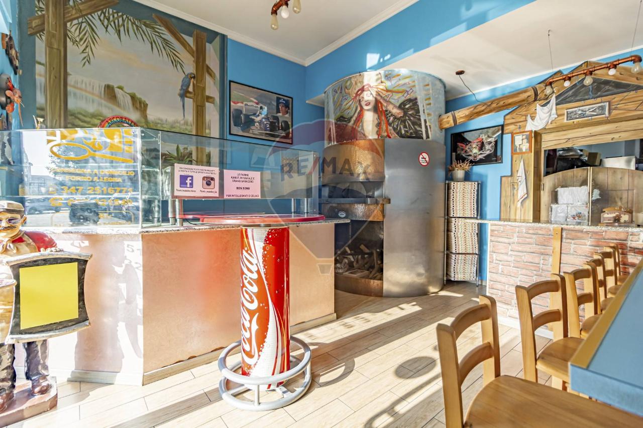 Esercizio commerciale in vendita a Monza