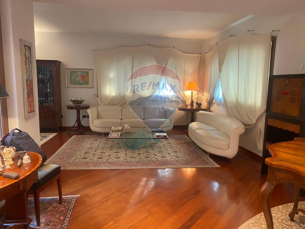 Villa in vendita a Imola