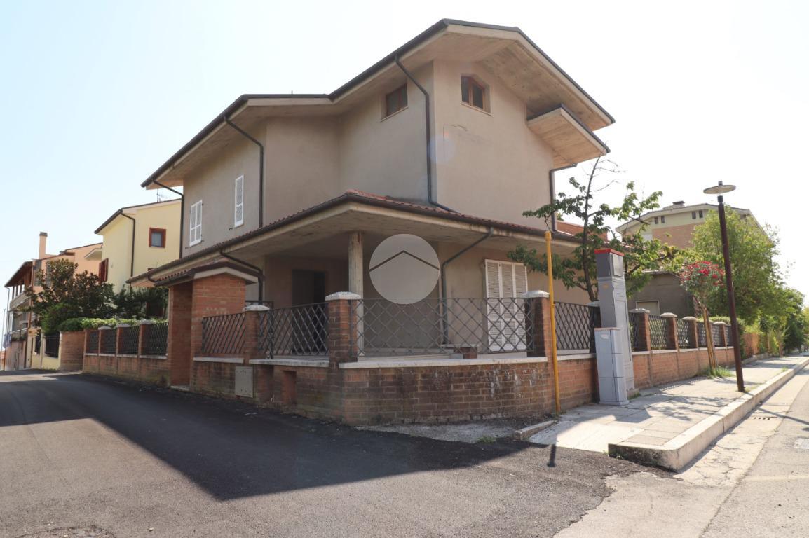 Casa indipendente in vendita a Mosciano Sant'Angelo