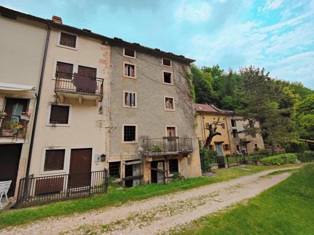 Rustico in vendita a Bosco Chiesanuova