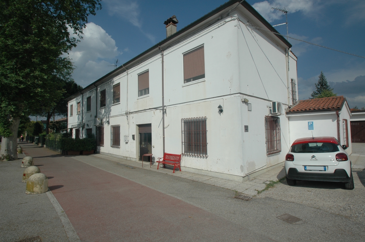 Negozio in vendita a Ferrara
