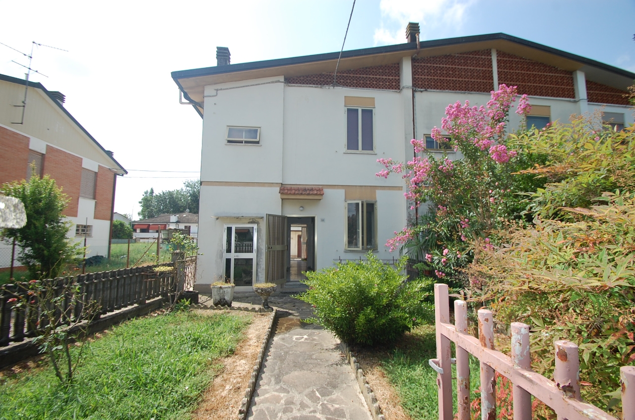 Casa indipendente in affitto a Ferrara