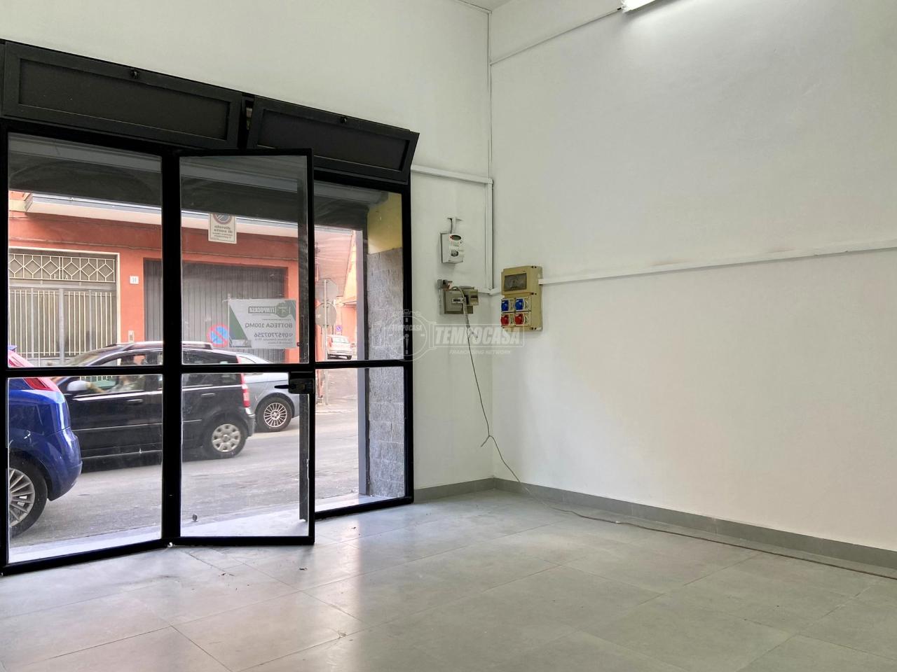 Negozio in vendita a Gravina Di Catania