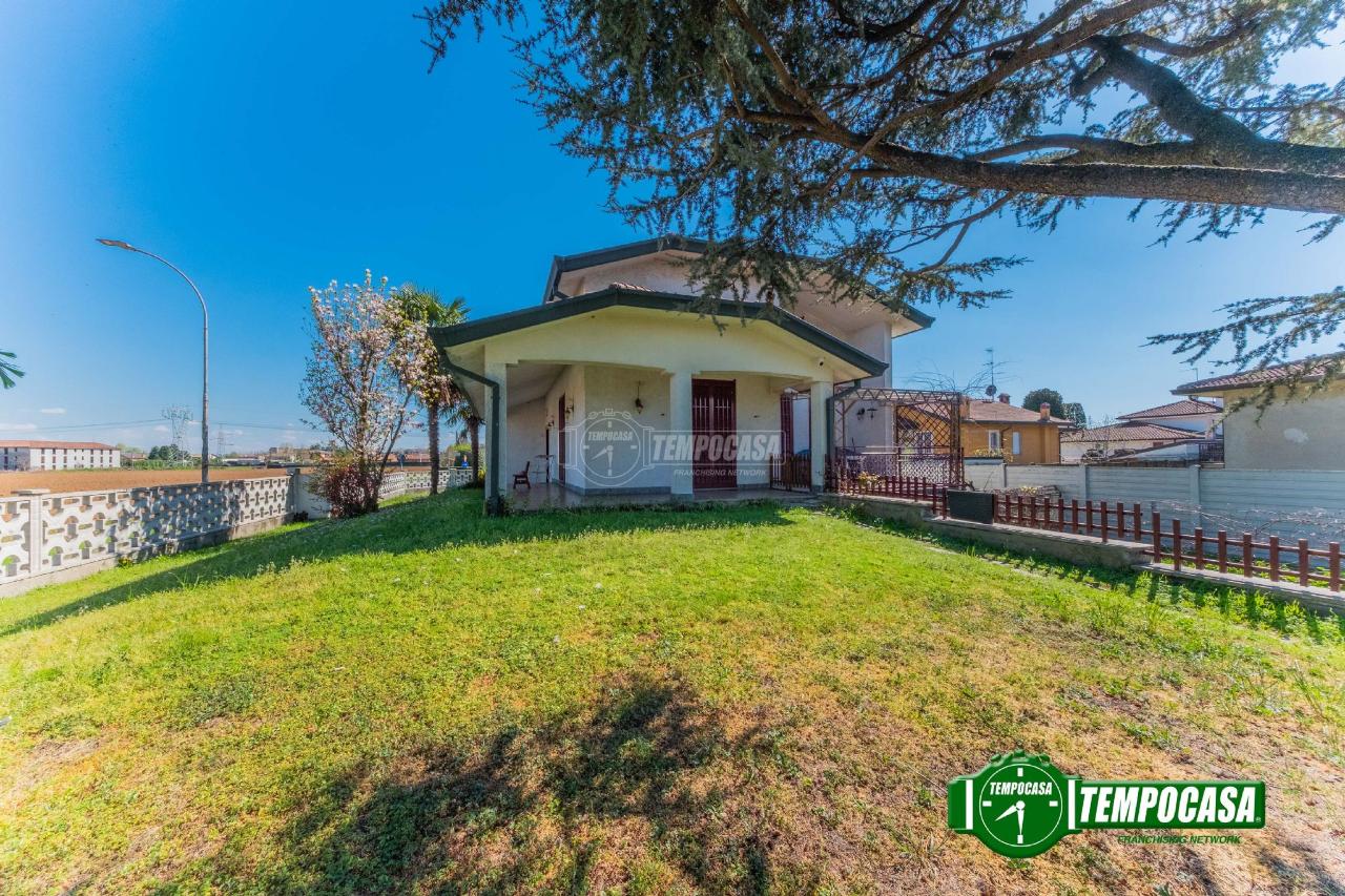 Villa in vendita a Marcallo Con Casone