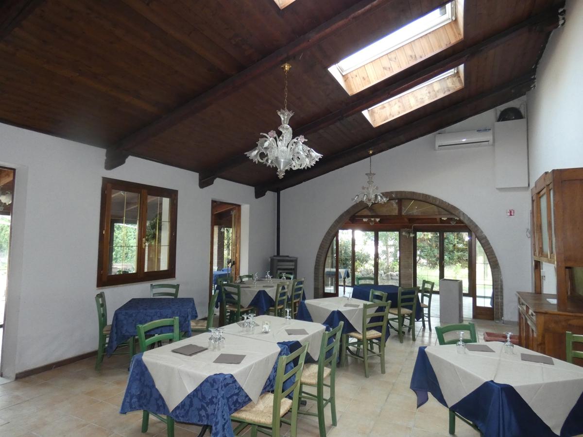 Palazzina commerciale in affitto a Ravenna