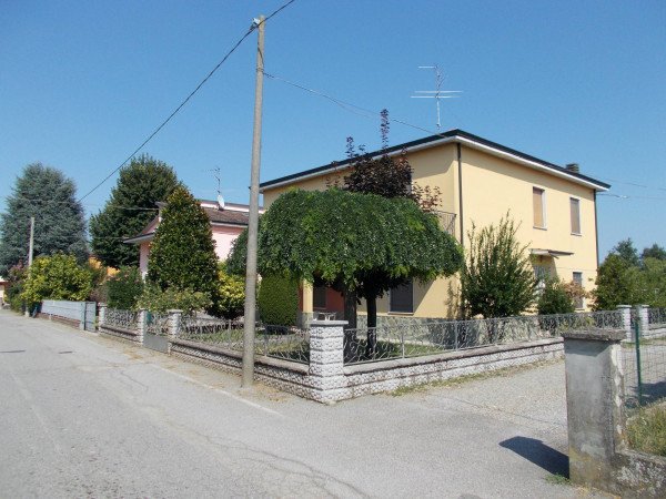 Villa in vendita a Castelvetro Piacentino