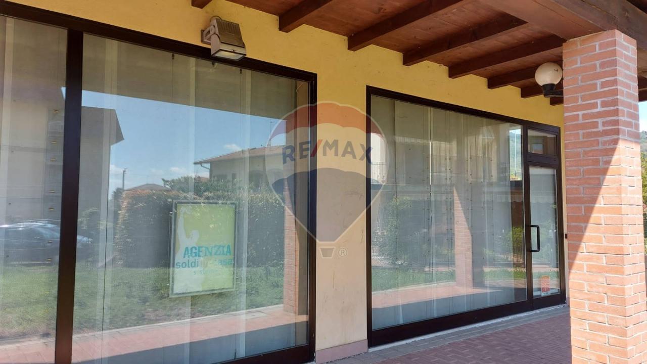 Negozio in vendita a Sotto Il Monte Giovanni Xxiii