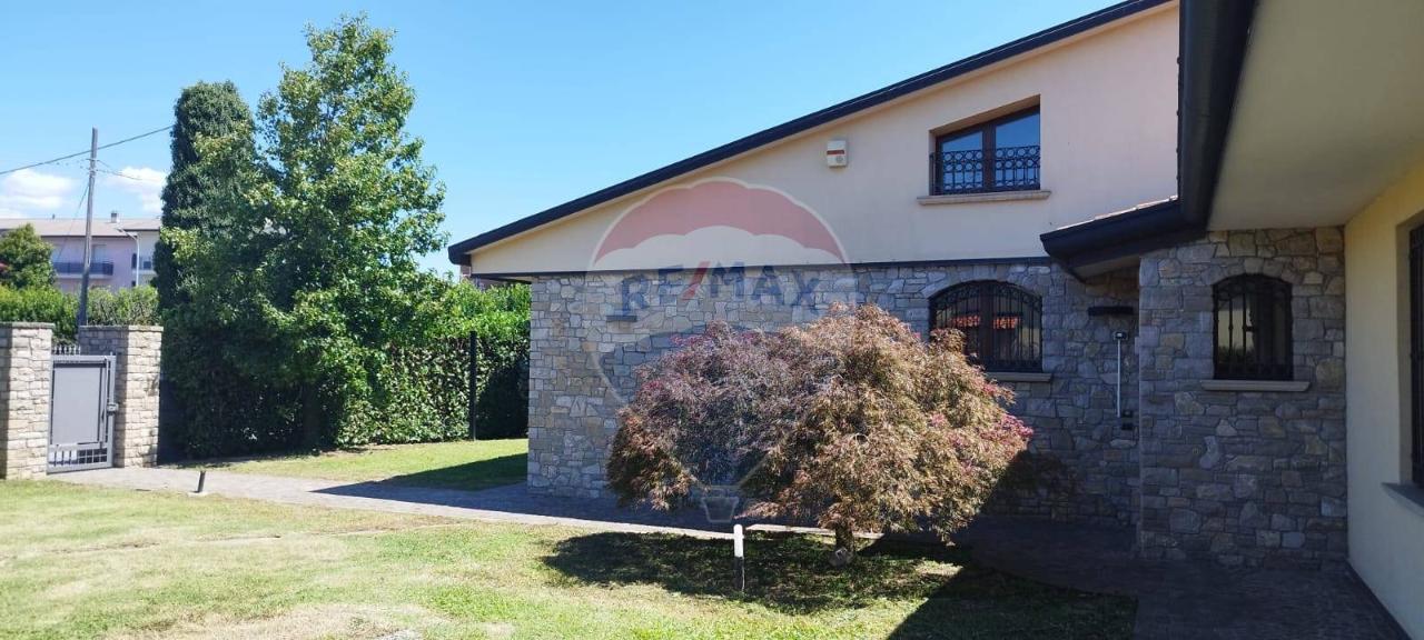 Villa in vendita a Bonate Sotto