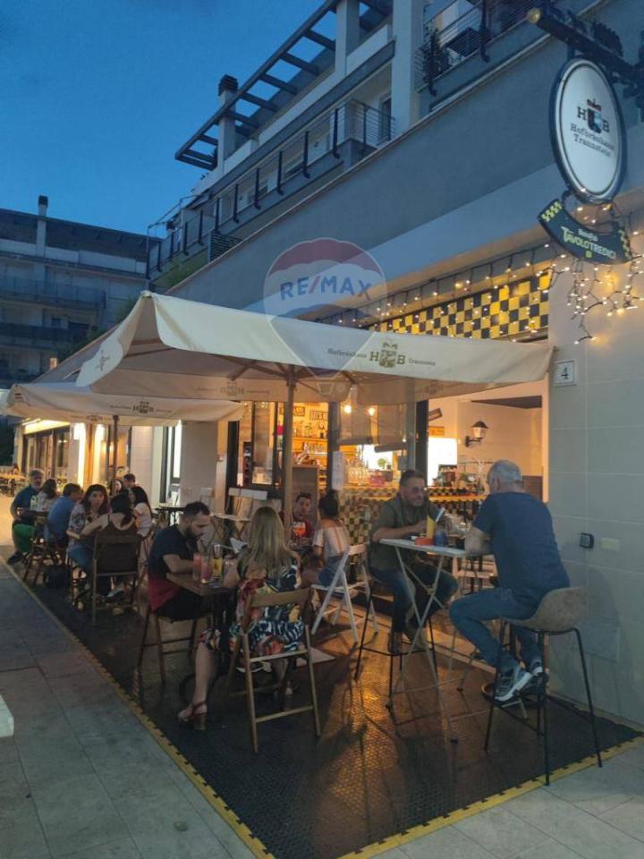 Esercizio commerciale in vendita a Roma