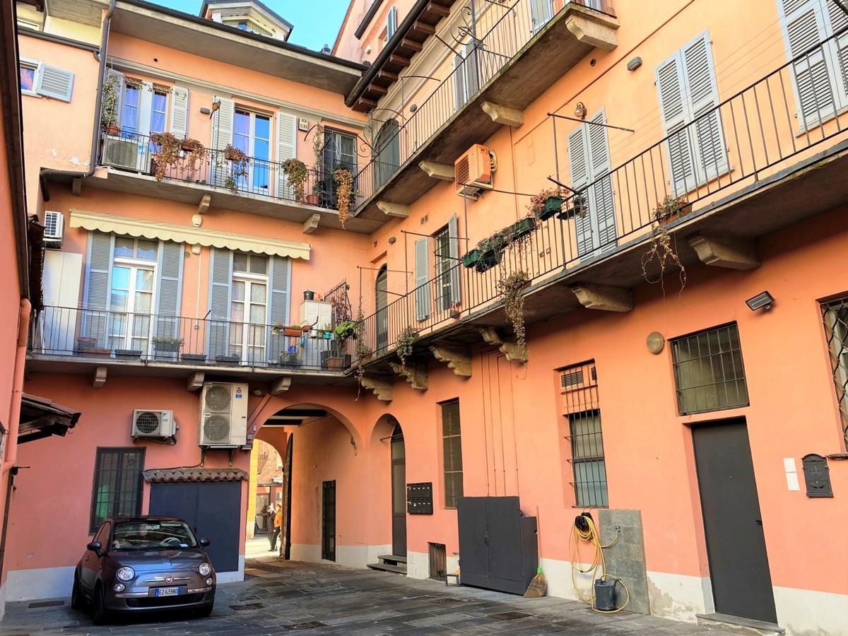 Negozio in vendita a Pavia