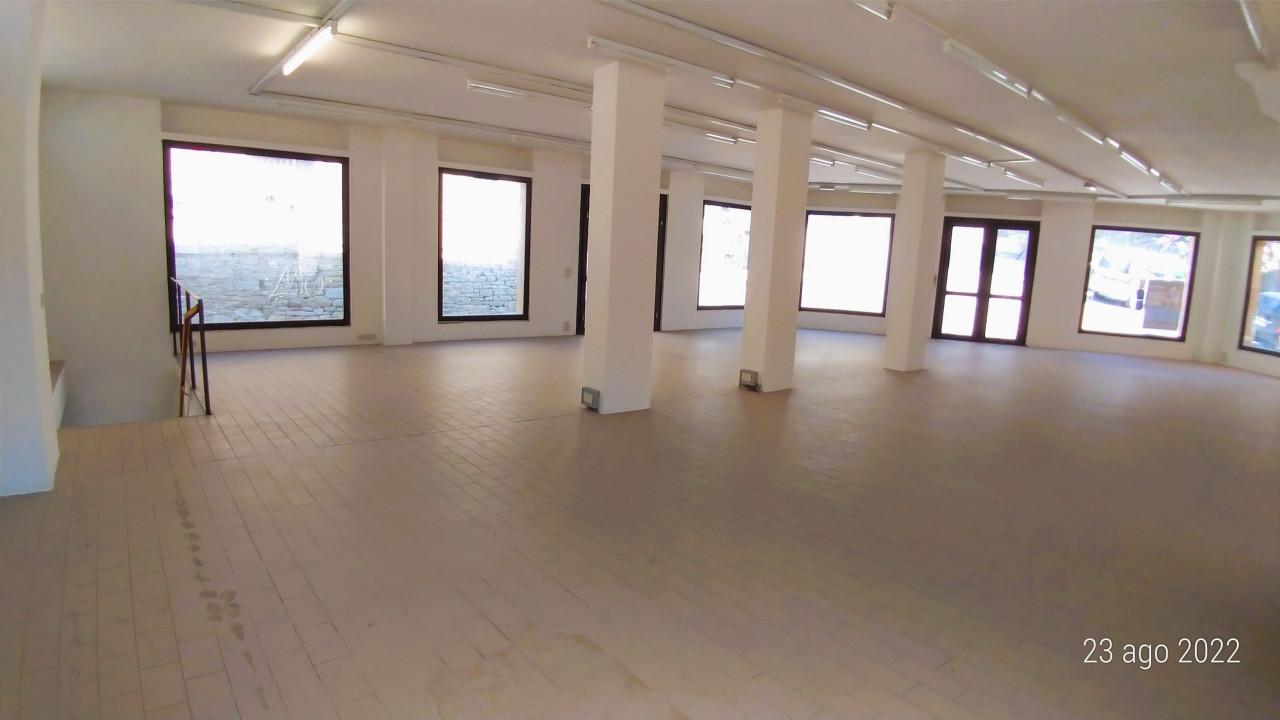 Negozio in vendita a Tuoro Sul Trasimeno