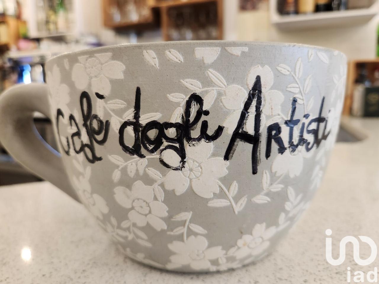 Esercizio commerciale in vendita a Vado Ligure