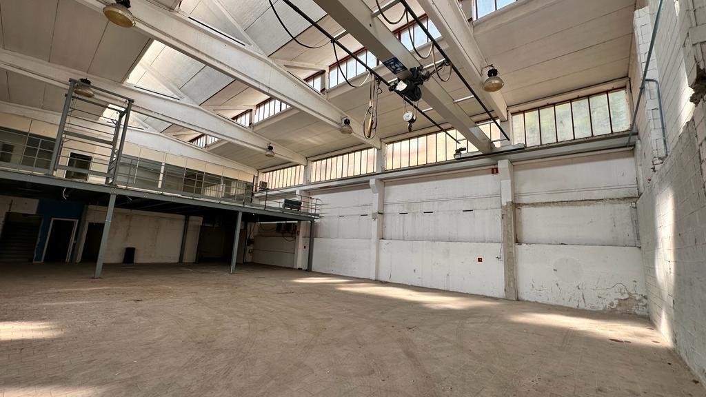 Capannone in vendita a Legnano