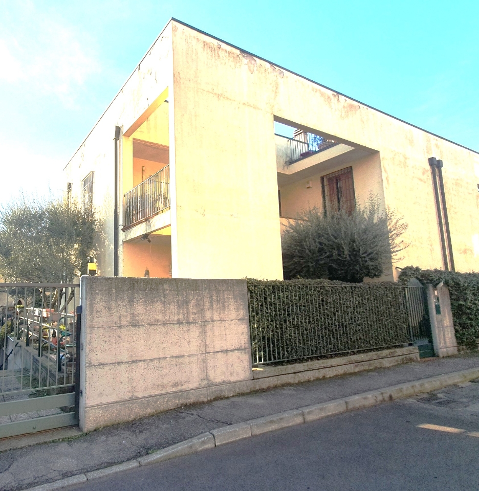 Villa bifamiliare in vendita a Desio