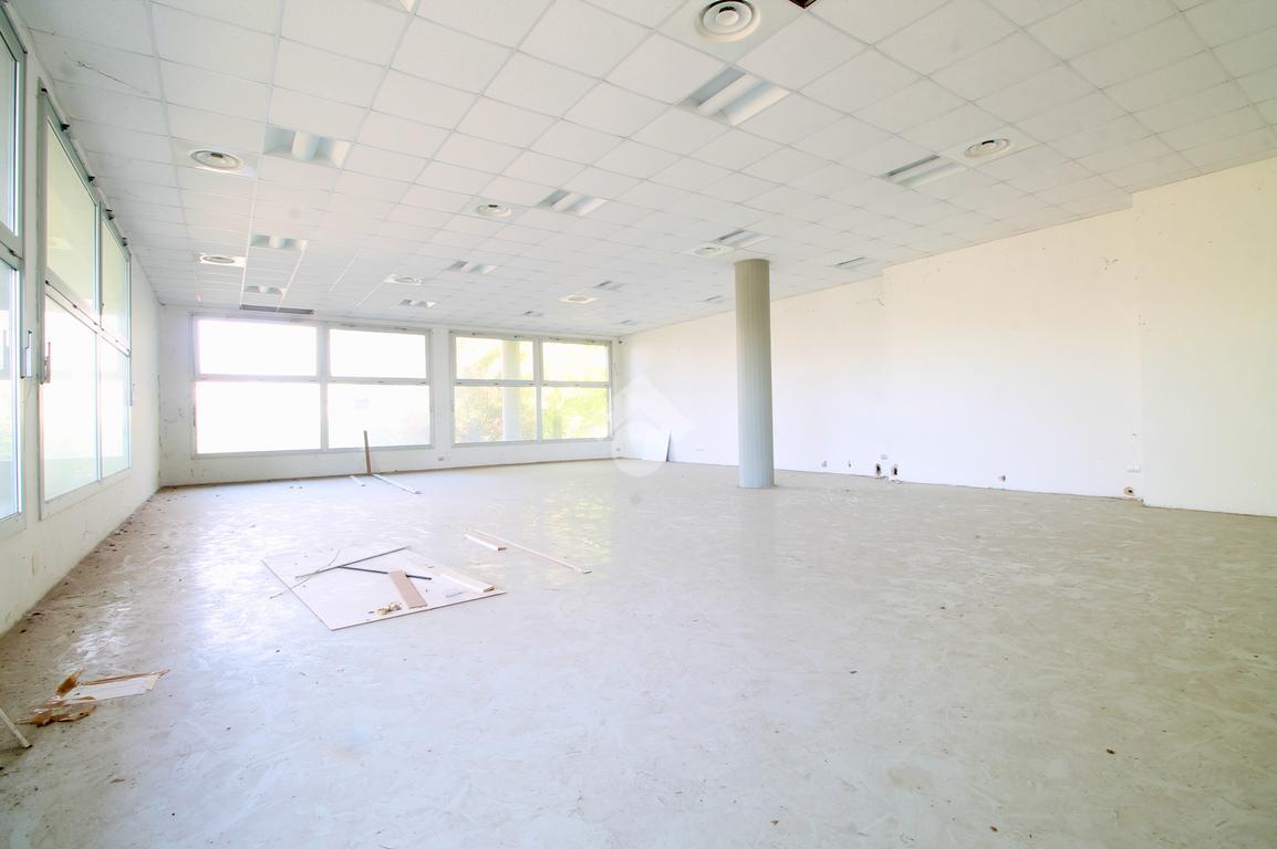 Negozio in vendita a Campoformido