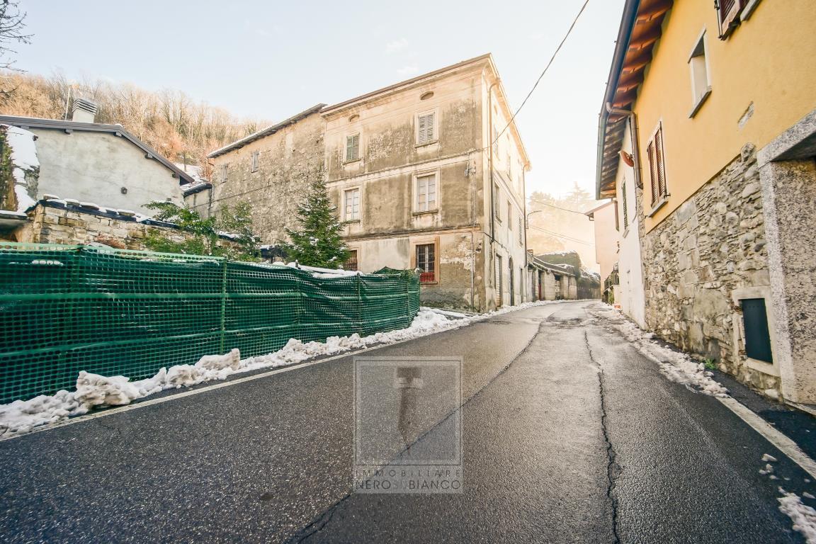 Rustico in vendita a Calolziocorte