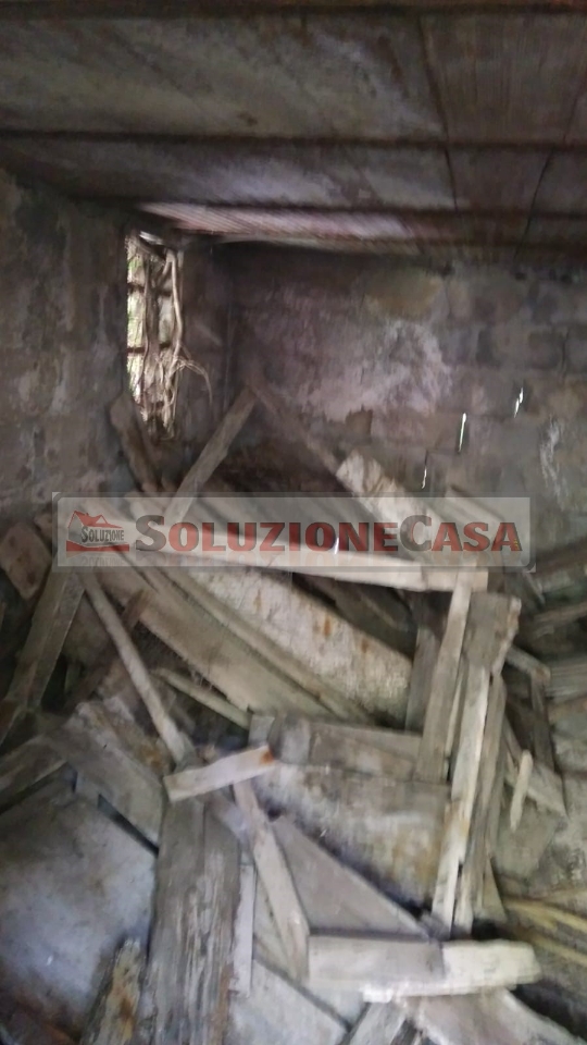 Terreno con rustico in vendita a Taormina