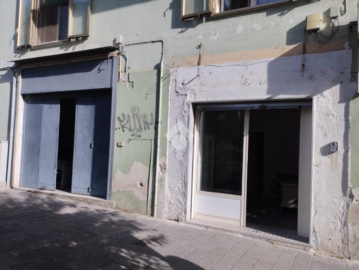 Negozio in affitto a Salerno