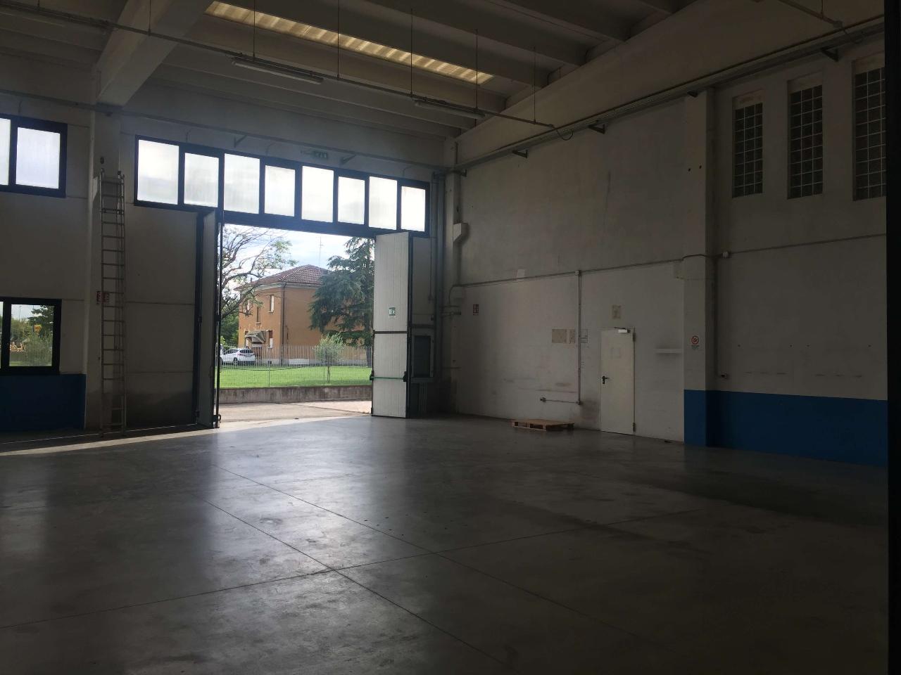 Capannone in vendita a Imola