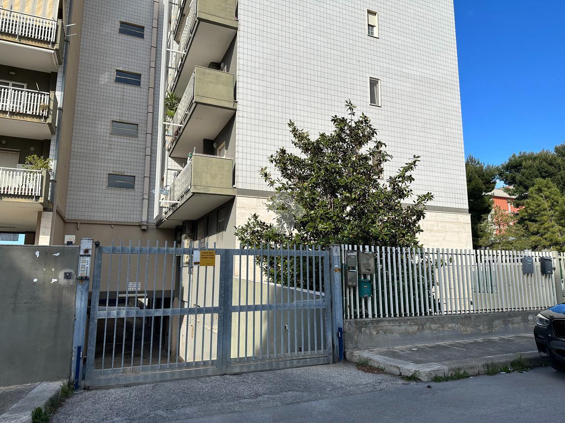 Box in vendita a Bari