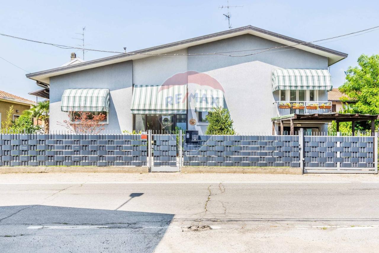 Villa in vendita a Ferno