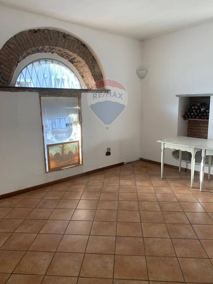 Negozio in affitto a Travedona Monate