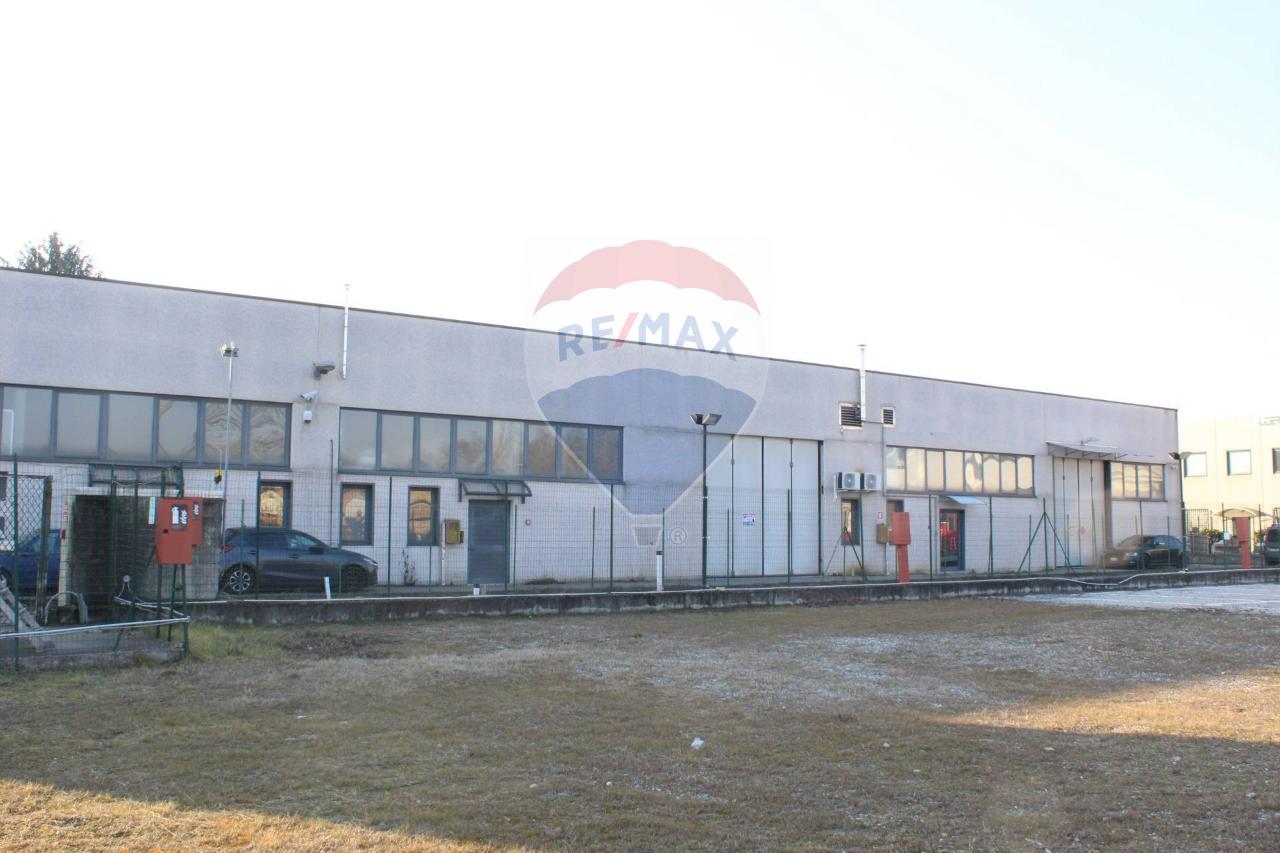 Capannone in vendita a Somma Lombardo