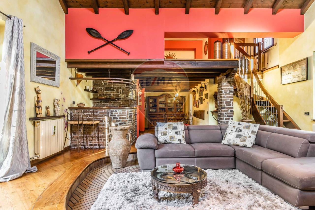 Casa indipendente in vendita a Ferno