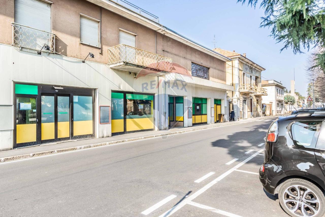 Negozio in affitto a Cerro Maggiore