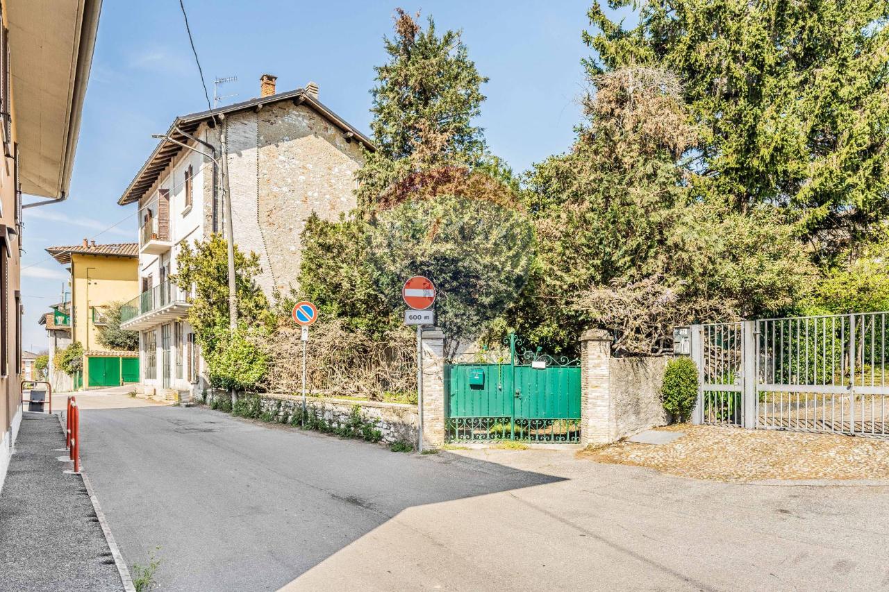 Villa in vendita a Comerio