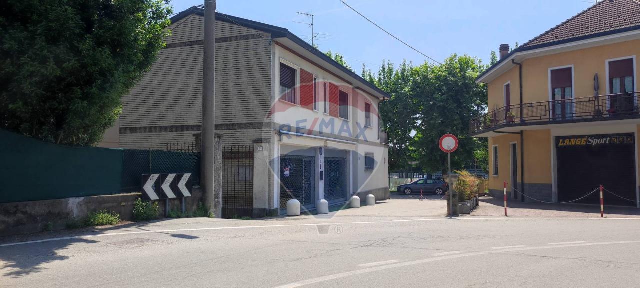 Negozio in affitto a Angera